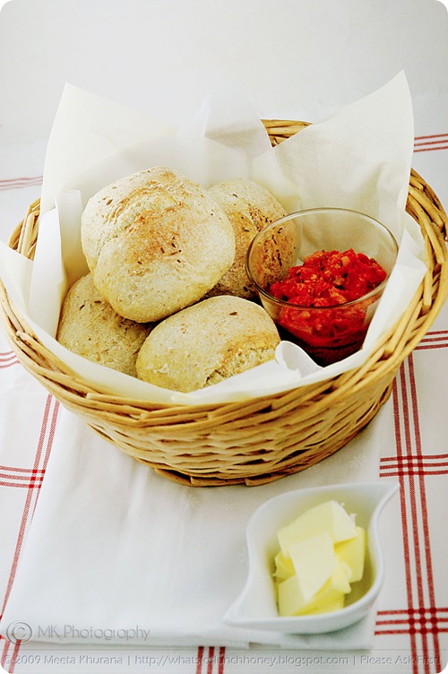 What's For Lunch Honey?: Saffron Wholemeal Whole Wheat Bread Rolls